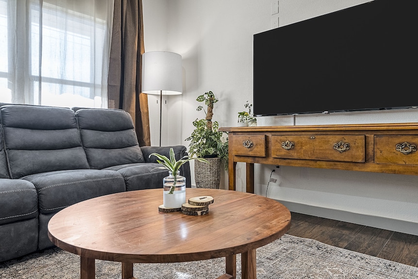 5th St Getaway W Sauna Hot Tub Firepit & Game Room - Waco, TX