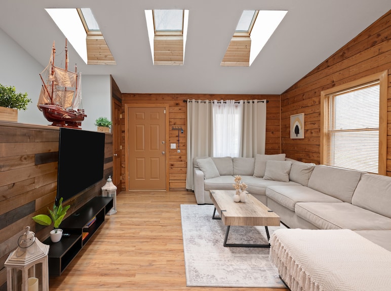 Cozy Cabin With Hot Tub, Private Lake & Game Room - New Jersey