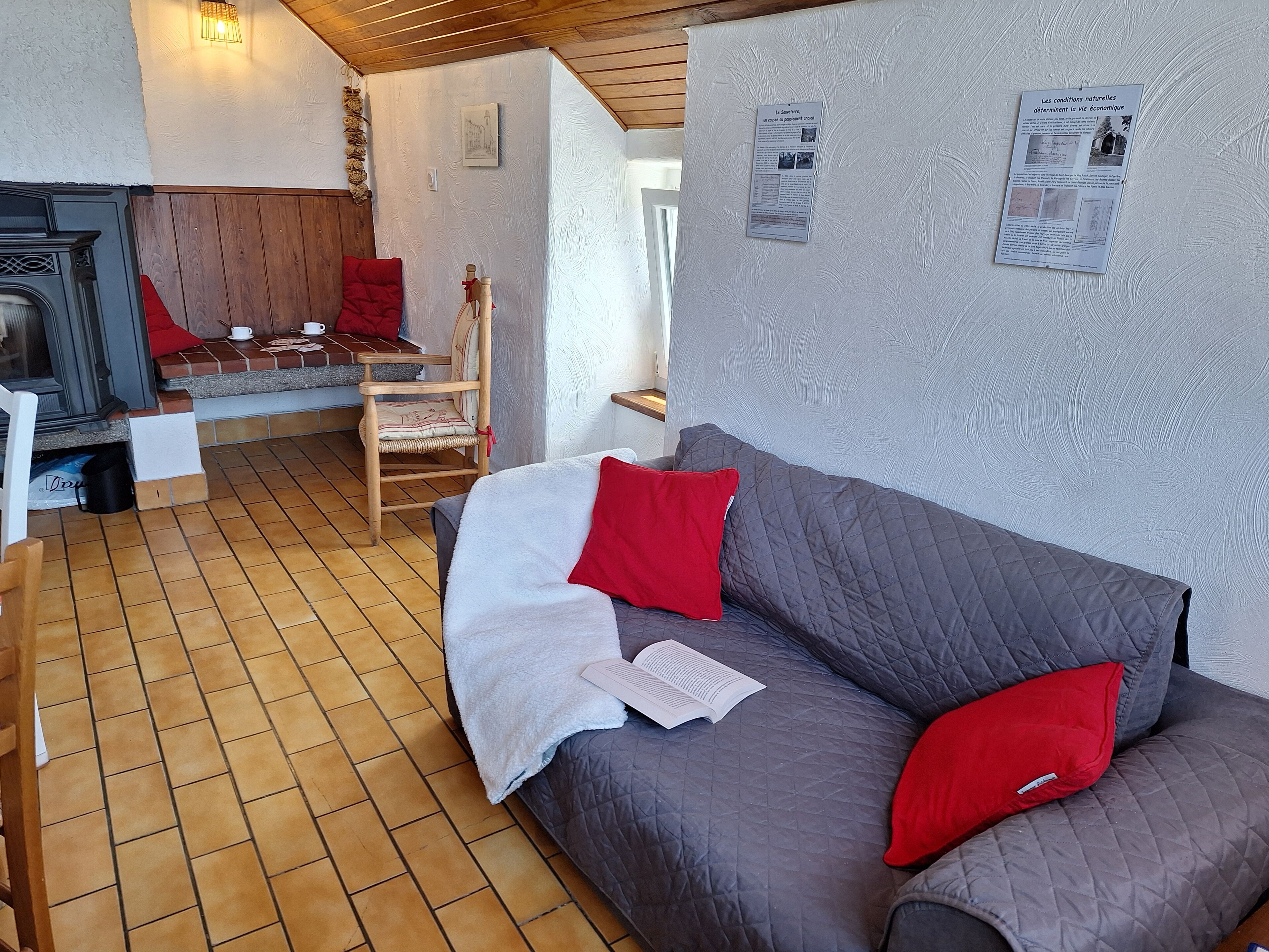 Lou Percat*** - Gîte Familial Confort 4 Pers - Espace Enfants - Grand Terrain - - Lozère