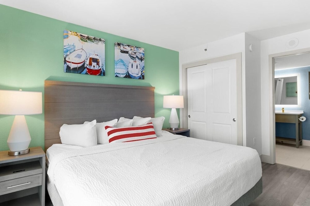 Alluring Oceanfront Three Bedroom Condo: 7th Floor - マートルビーチ, SC