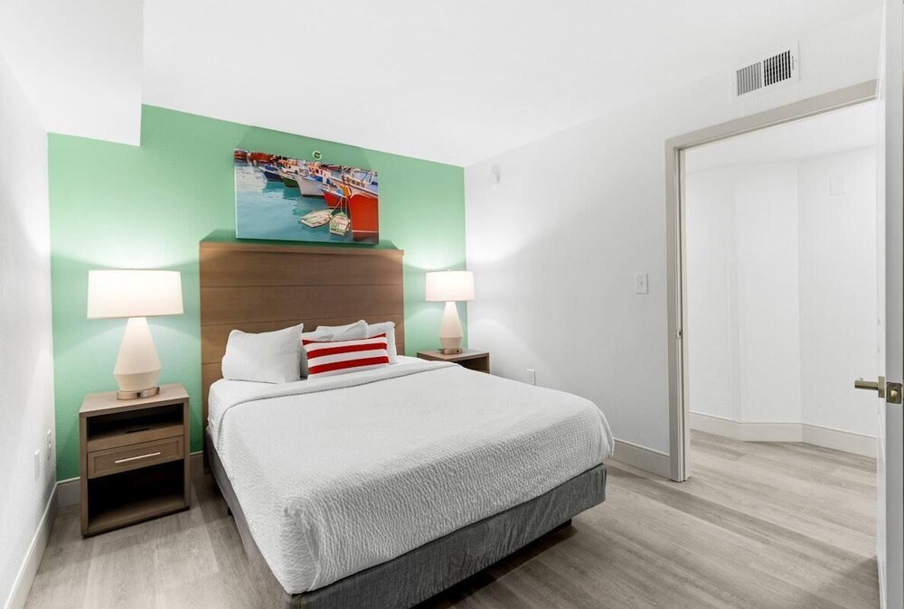 Wave Washed Oceanfront Three Bedroom: 8th Floor - Myrtle Beach, SC