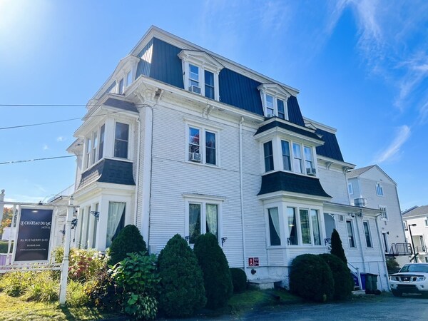 Le Chateau Du Lac - Magog