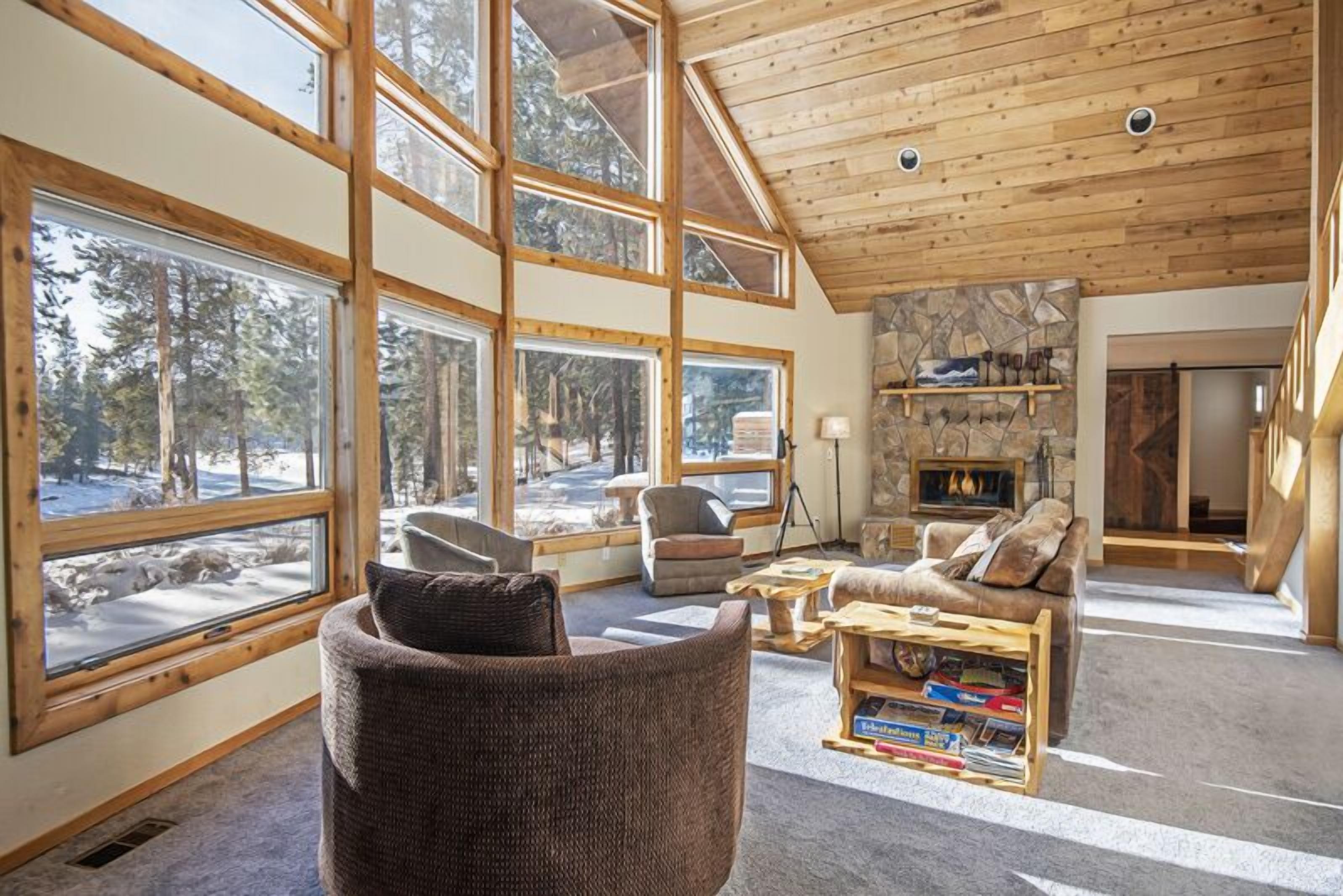 Deschutes Riverfront Home - Meredith Lodging, Ping-pong, Foosball, Hot Tub - Oregon