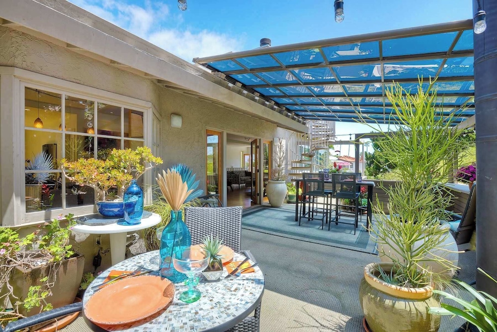 Serene Coastal Home Sleeps 8 1 Mile From Beach! - Encinitas, CA