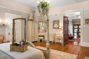 Quarto luxo | Wi-Fi de cortesia, individualmente decorados, individualmente mobiliados