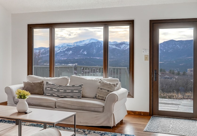 6k Sq. Ft./ 72 Acre Wildlife Preserve/ Hot Tub/ Grand Views - 콜로라도스프링스