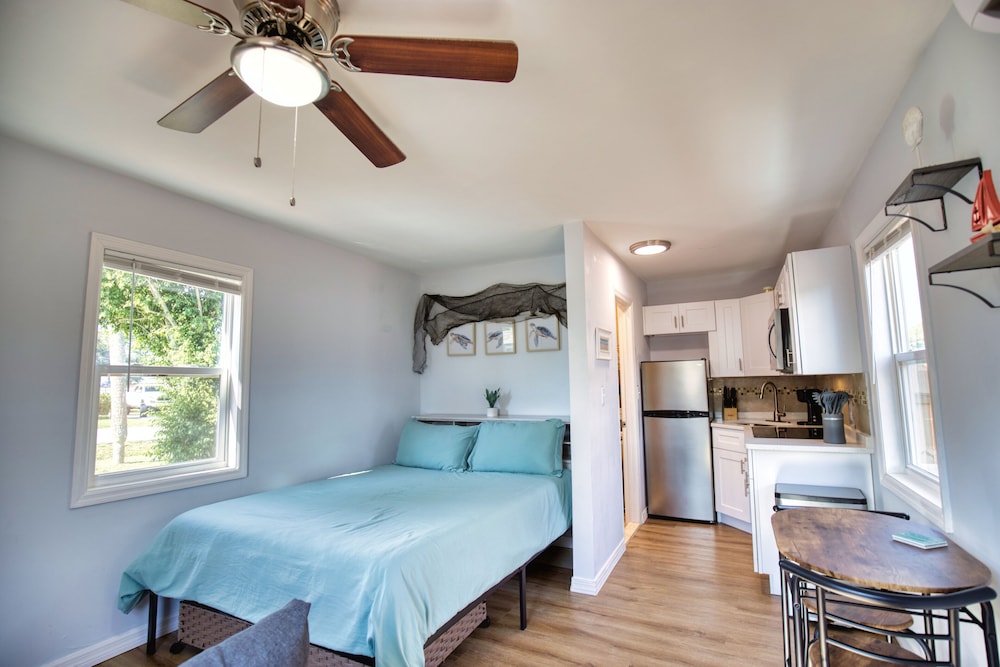 Cozy Cottage - Minutes From Beaches And Historic Dearborn St! - Manasota Key, FL