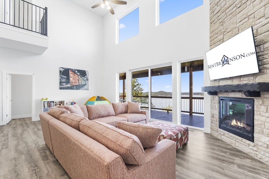 Enjoy Private Indoor Pool, Theatre Room & Game Room, Lake Views, Free Daily Tickets! - Table Rock Lake