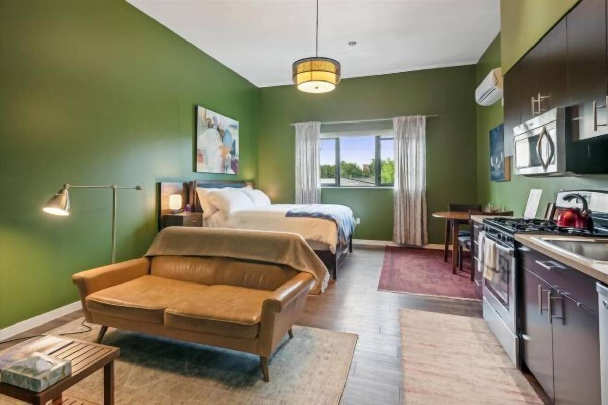 Com decoração personalizada, com mobília individualizada