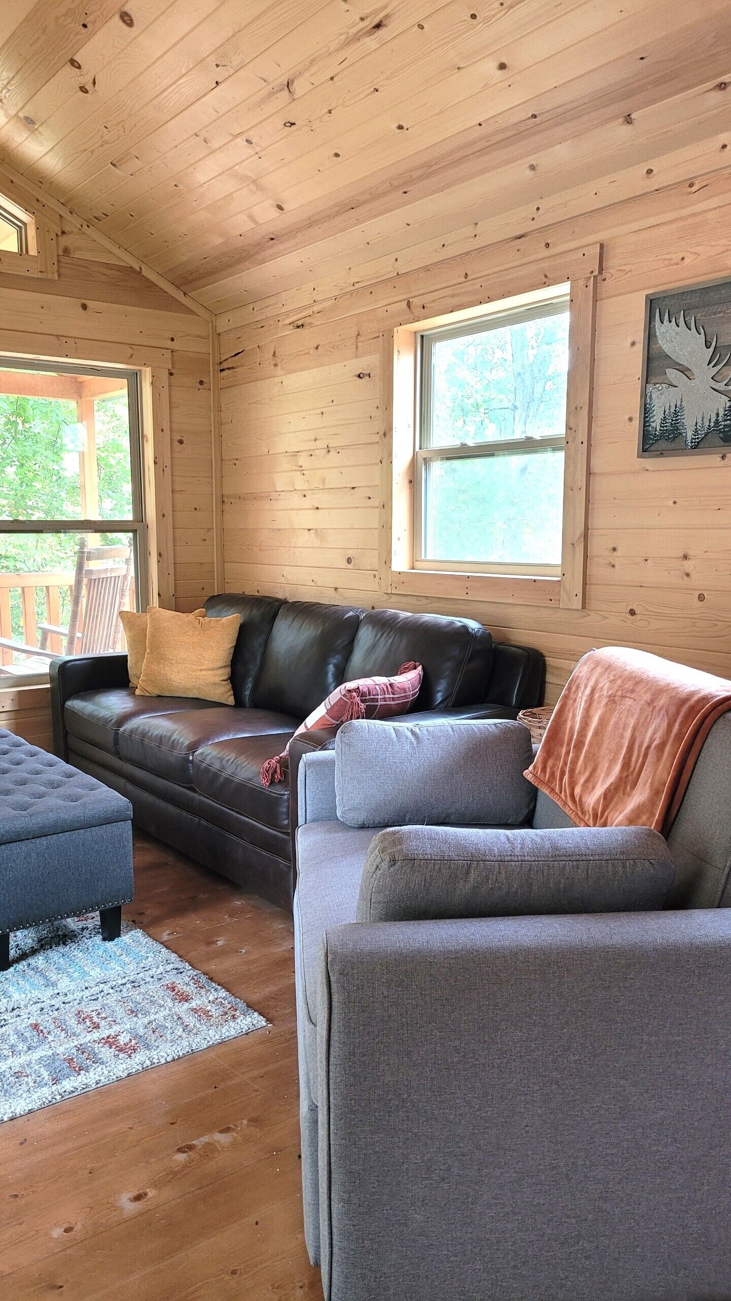 Moose Tracks Cabin With Hot Tub  On Screened In Porch! - Athens, OH