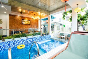 Piscina interior/exterior