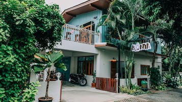 Com decoração personalizada, Wi-fi grátis, roupa de cama fornecida