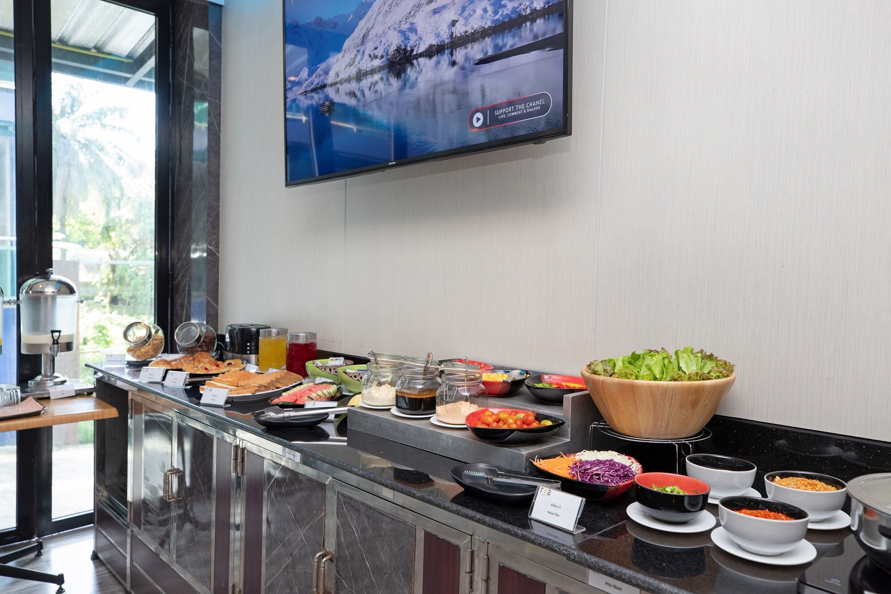 Café da manhã com buffet todos os dias mediante uma taxa