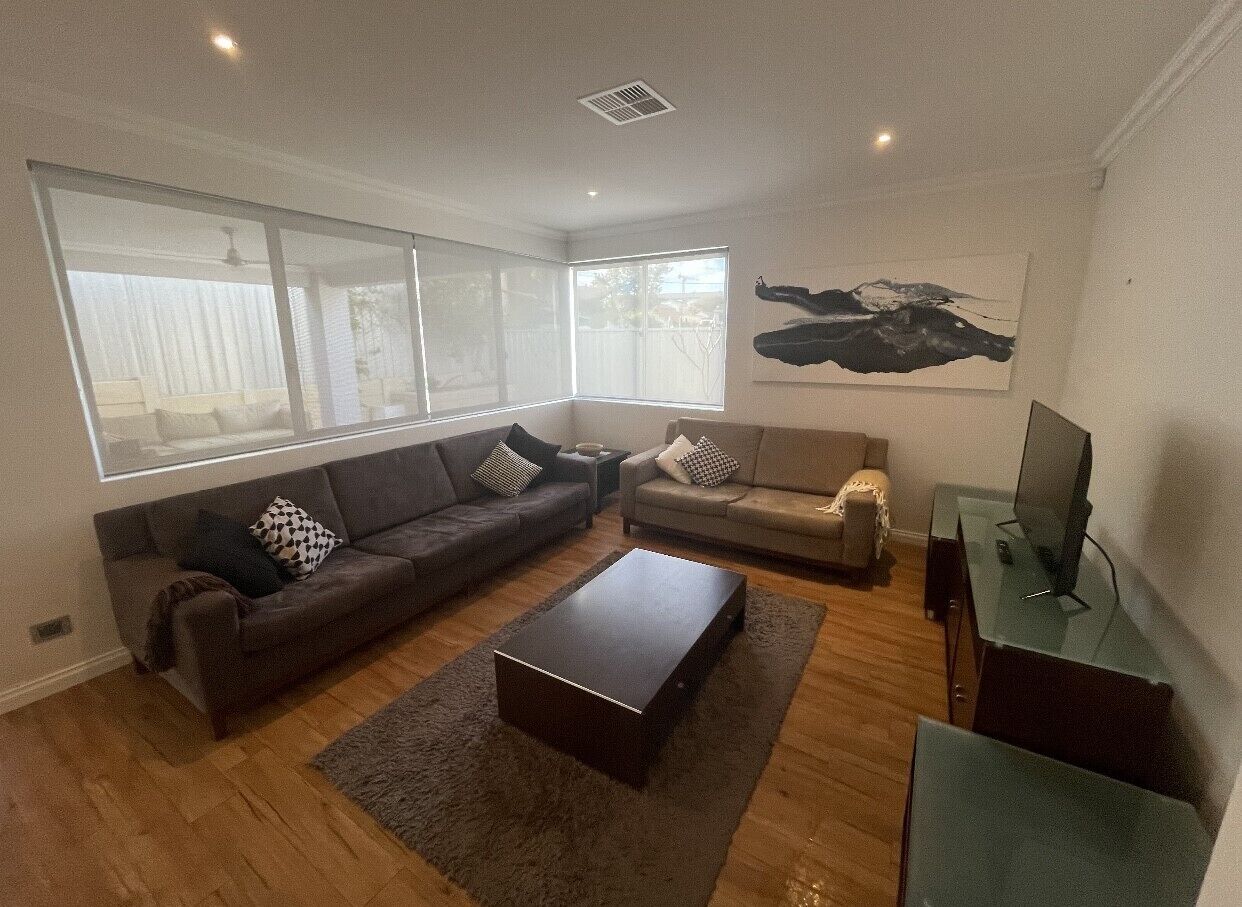 Location, Location! Huge Beachside House, 5 Min Walk To Coffee Shop And Town! - Geraldton