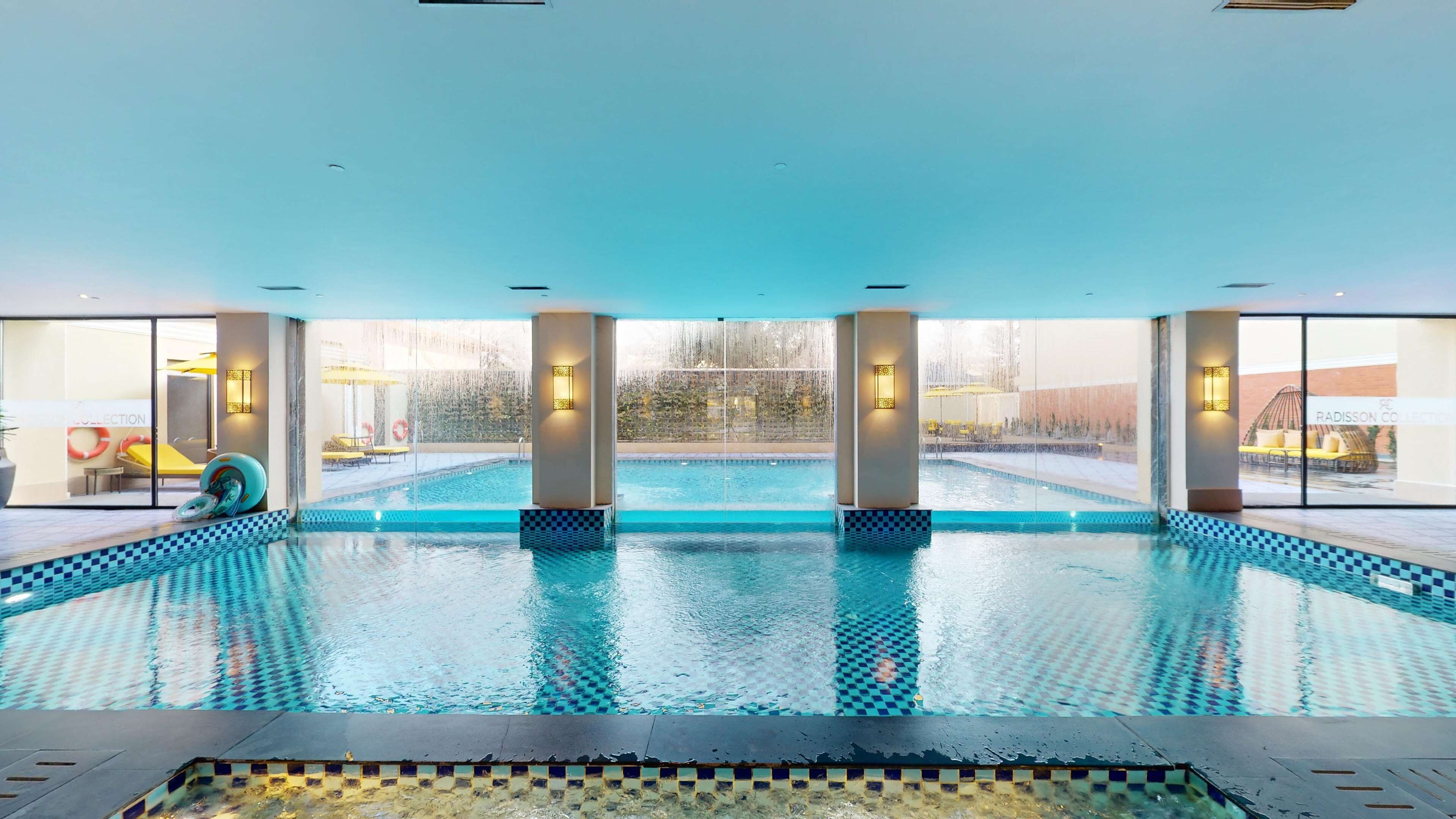 Piscina interna, piscina externa