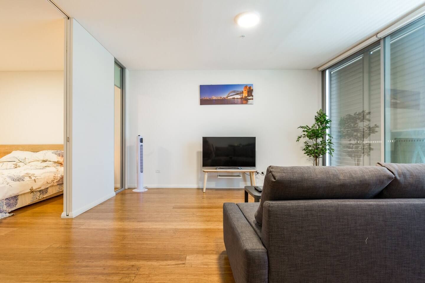 Sleek Chinatown Pad In The Heart Of The Cbd - Surry Hills