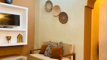 Casa Deluxe | Sala de estar | TV de ecrã plano, brinquedos