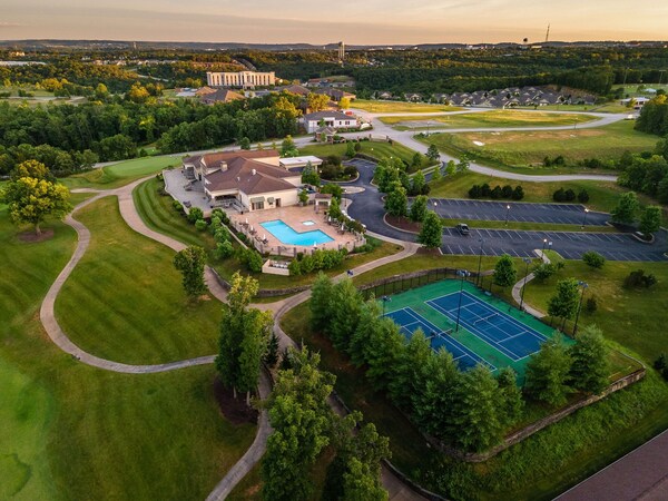 Villa At The Hills - A Grand Branson Vacation! 4 Bdr Golf Resort Villa - Branson, MO