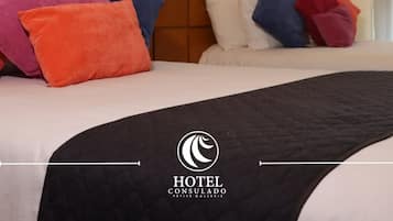 Quarto Duplo Familiar, 2 camas queen-size, ar condicionado | Roupa de alta qualidade, edredões de penas, camas de colchão pillowtop