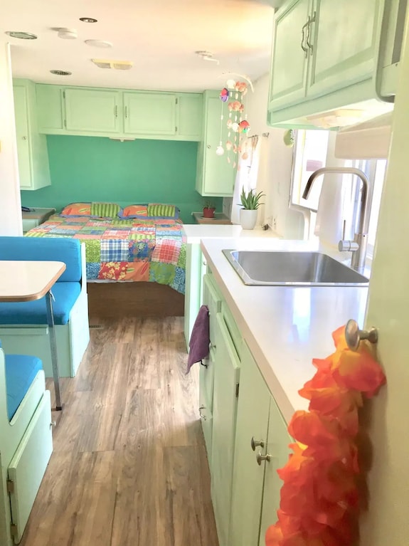 Fresh & Lovely Rv Great Location Charming Vibes\n\n - Ensenada