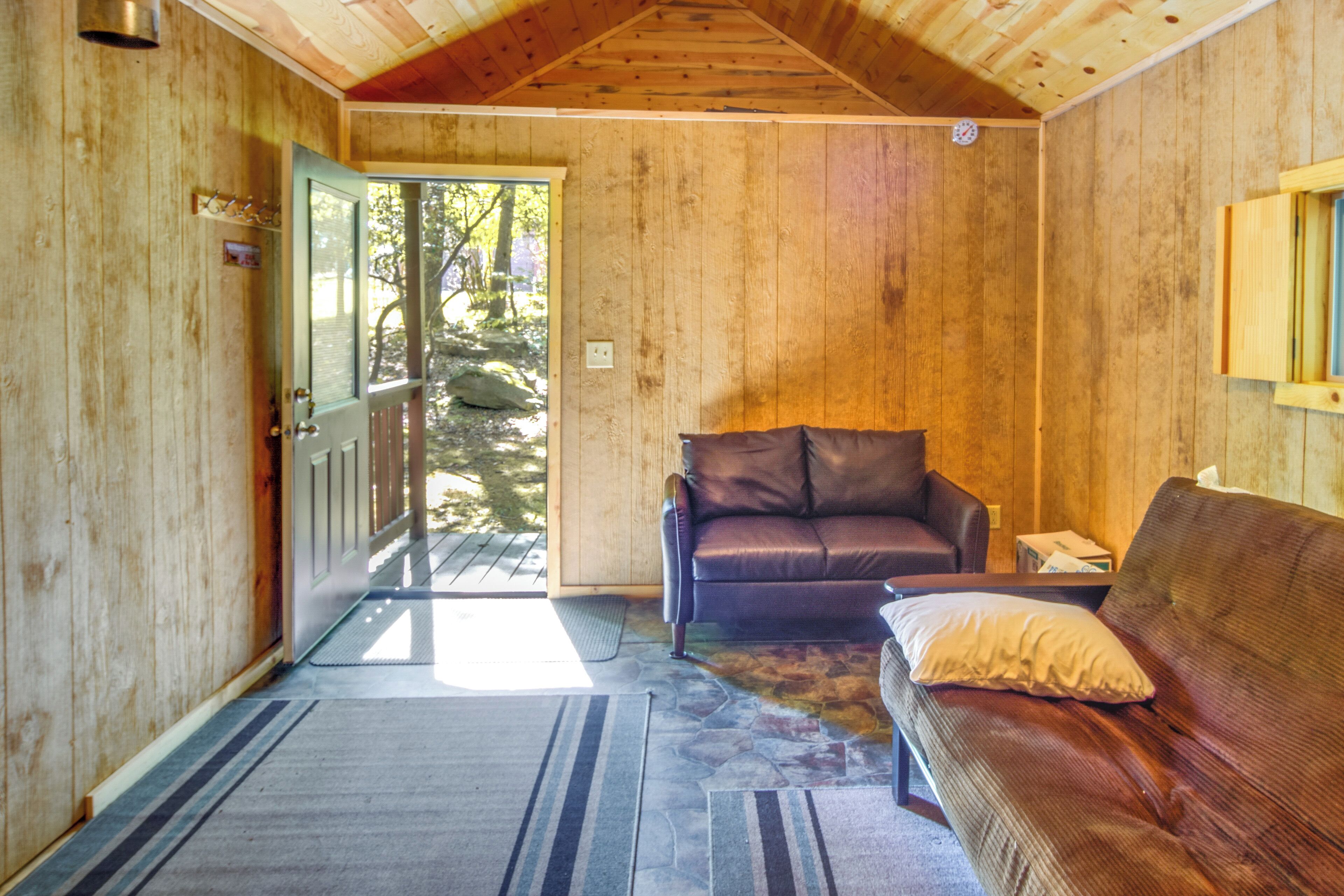 Secluded Cabin W/ On-site Creek + Trails! - Glendale Lake, PA
