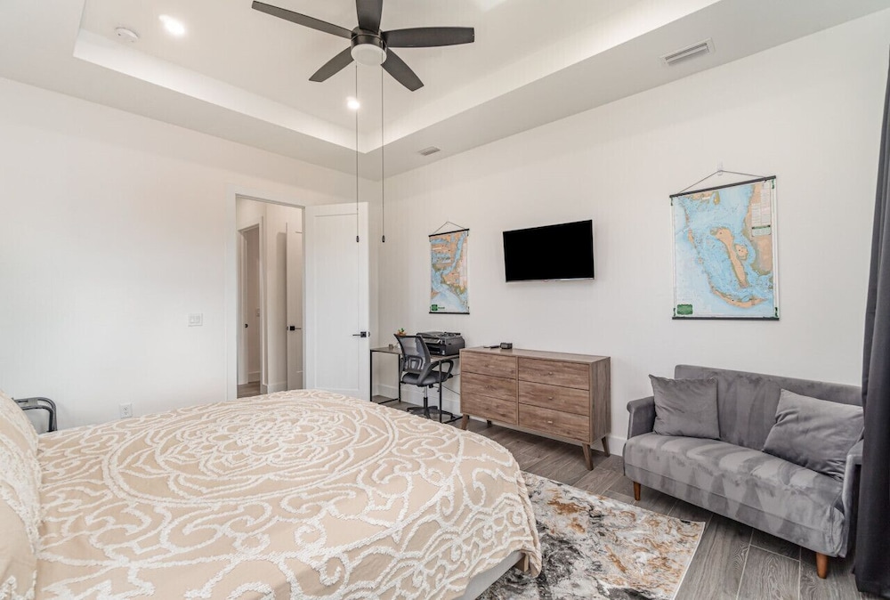 Beautiful, fun home w/3 masters, pool & spa - Cape Coral | Vrbo