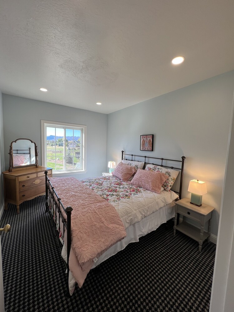 Gorgeous French Farmhouse/ranchette/ski Chalet In Idyllic Huntsville/eden Valley - Utah