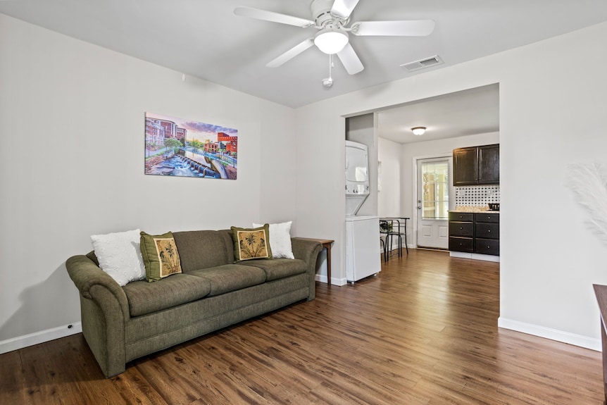 Wallk To Coffee Shops Restaurants, Breweries All With In 1.5 Miles Of Downtown - City View, SC