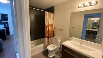 Apartamento, 1 quarto | Banheiro