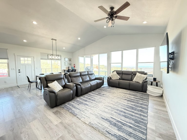 Stunning Views 6-bedroom Vacation Home, With Private Beach Resort Access. - Bear Lake