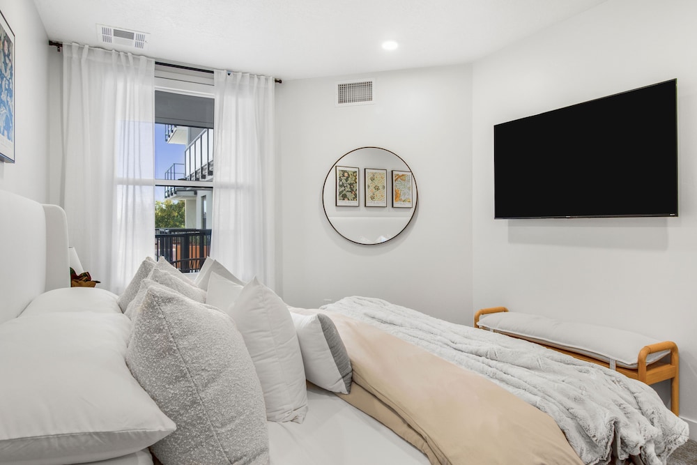 Modern Apartment Minutes From The Heart Of The City- Perfect For Professionals - Salt Lake City, UT