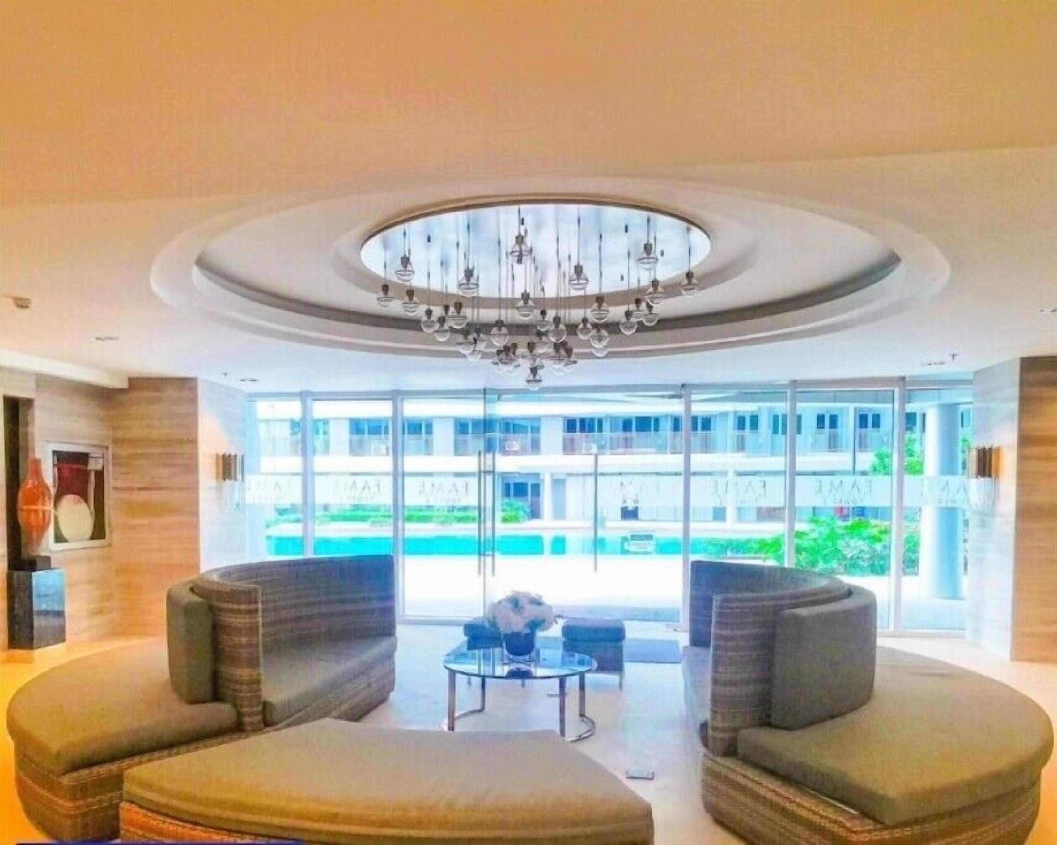 Cozy New 1br Condo With Balcony - Makati