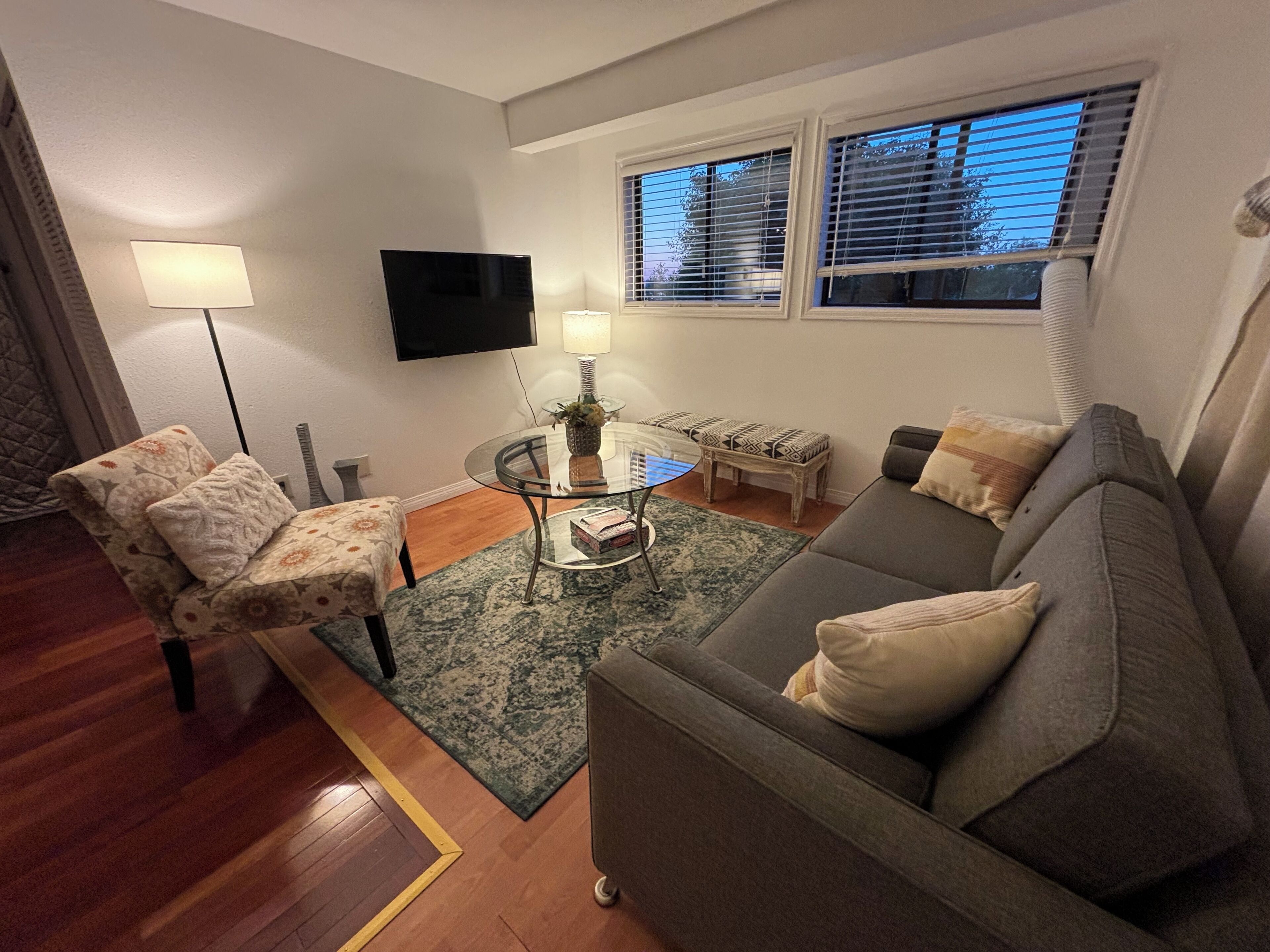 Pacific Northwest Living Guest House - 1 Bedroom + Loft With Queen Bed - Whidbey Island, WA