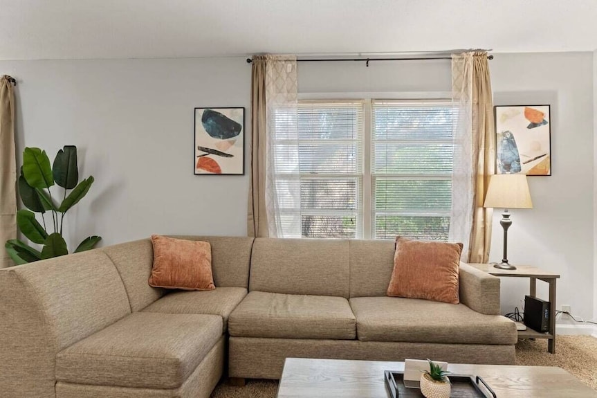 15 Minutes From Downtown! Welcome To Woodbridge - 蒙哥馬利郡