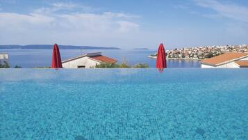 Apartamento, 2 quartos, fumadores, pátio | Piscina | Piscina exterior