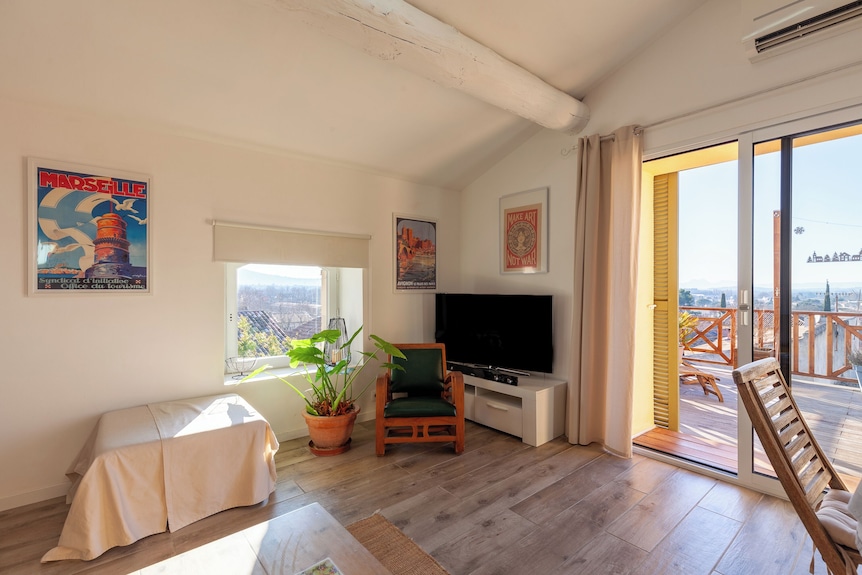Apartment 'Gîte Durance' With Mountain View, Wi-fi And Air Conditioning - Luberon