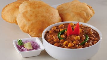 Pequeno-almoço continental diário (300 INR por pessoa)