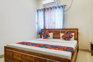 Quarto Deluxe | Lençóis de algodão egípcio, roupa de alta qualidade, cofre no quarto