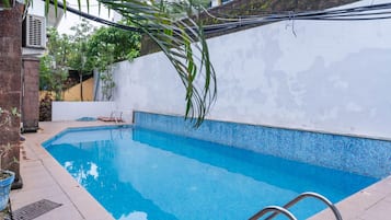 Piscina exterior sazonal