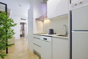 Estúdio Superior | Cozinha privada | Um frigorífico/congelador grande, um micro-ondas, uma placa de cozinha 