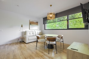 Apartamento Standard | Sala de estar | Smart TV de 43 polegadas com canais digitais 