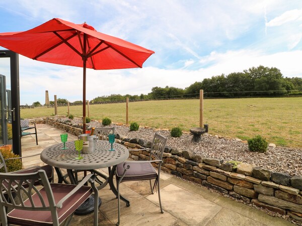 The Cottage, With Open Fire In Stone Edge - Chesterfield