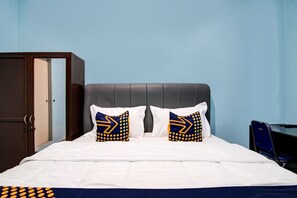 Quarto Duplo Básico | Roupa de cama fornecida 