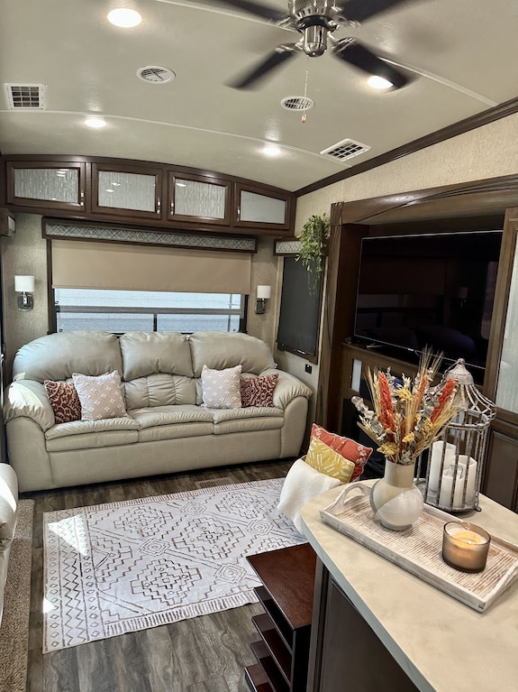 Luxe Farm-stay W/ Private Animal Sanctuary~10 Min From City! - バージニア州