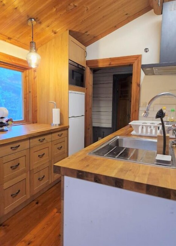 Charmig Stuga Mitt I Naturen! - Bro