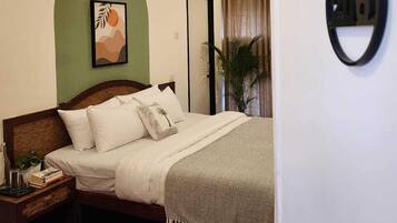 Quarto standard | 1 quarto, roupas de cama premium, escrivaninha, Wi-Fi de cortesia