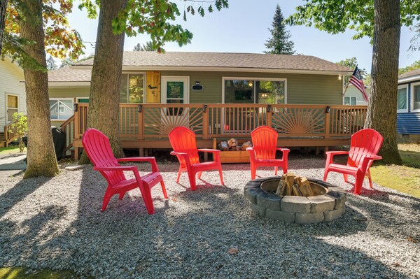 Higgins Lake Cottage W/ Private Fire Pit & Grill! - Higgins Lake State Park, Roscommon