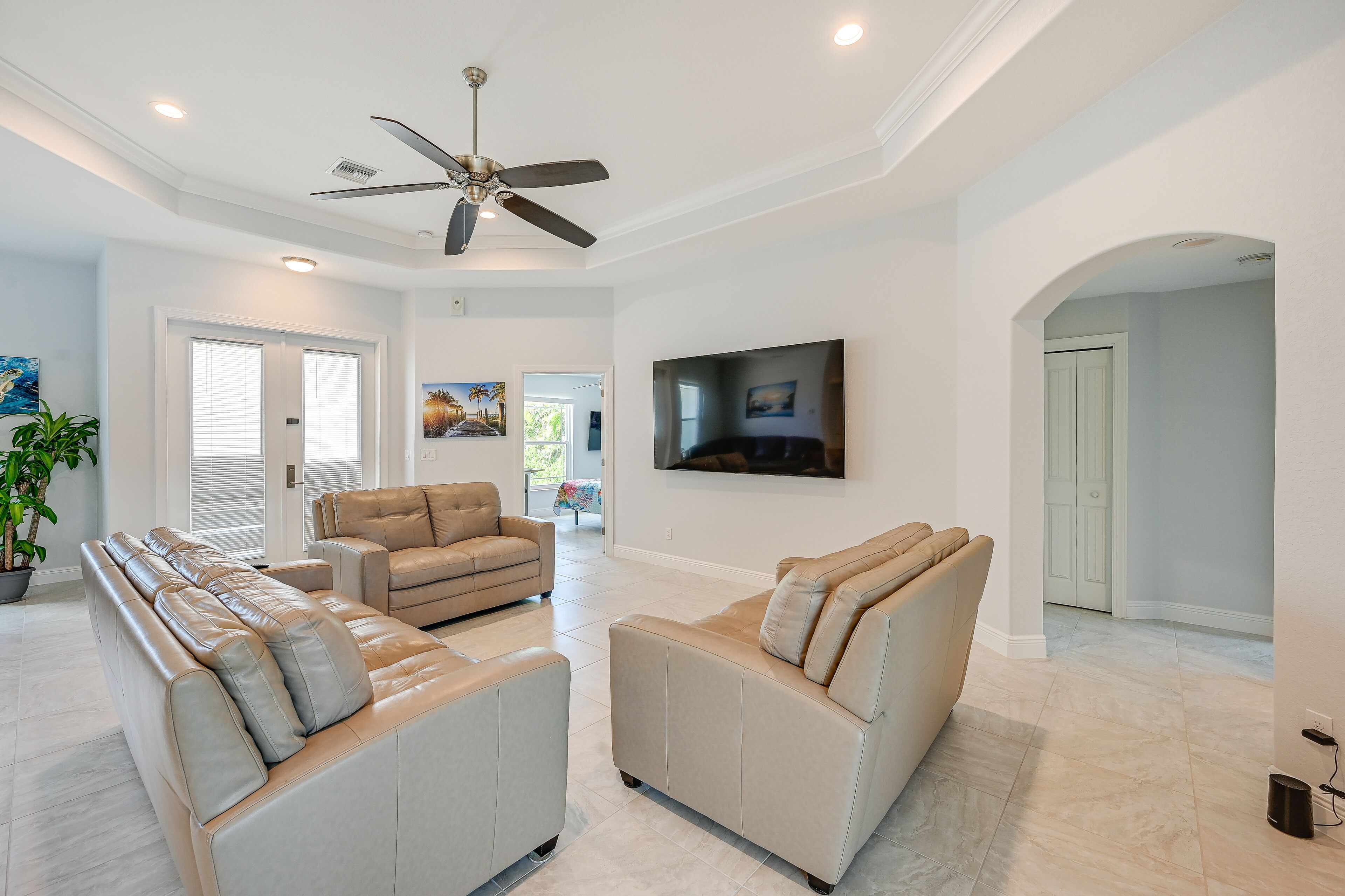 Hot Tub & Lanai! Marco Island Home 2 Mi To Beaches - Marco Island, FL