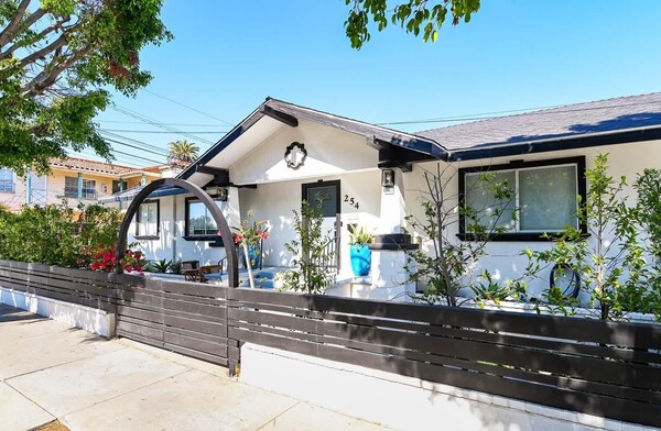 Immaculate 3bdr Private Bungalow, Walk To Beach! - Long Beach, CA