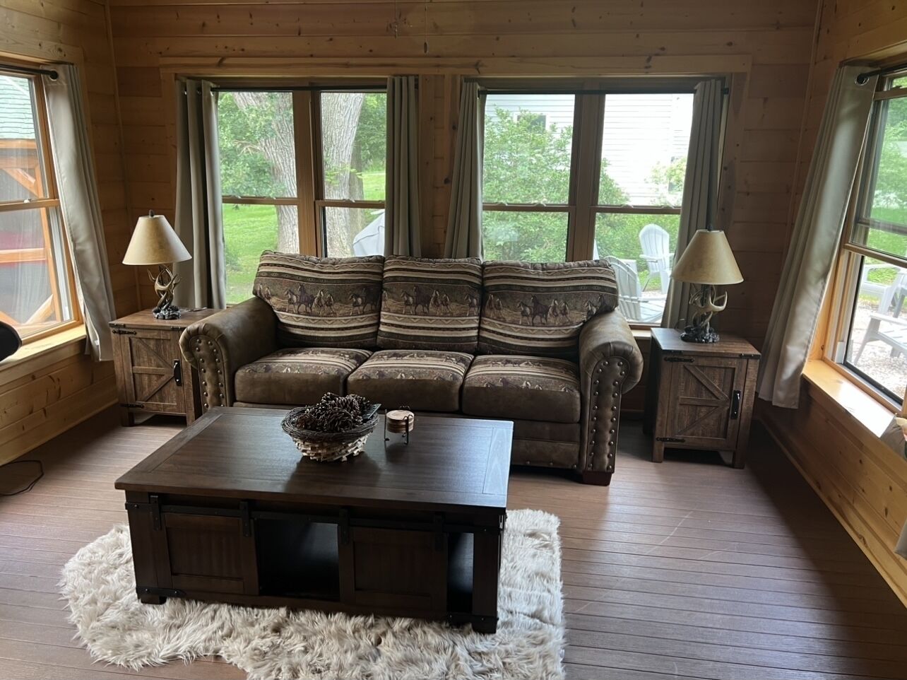 Cozy Log Home - Lake Geneva, WI